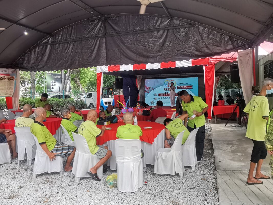 Charity Sales Event Organised by Persatuan Syukur Penyayang Pulau ...