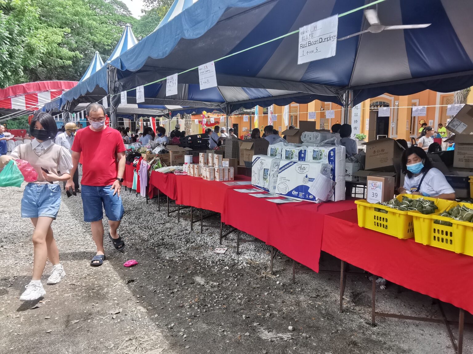 Charity Sales Event Organised by Persatuan Syukur Penyayang Pulau ...